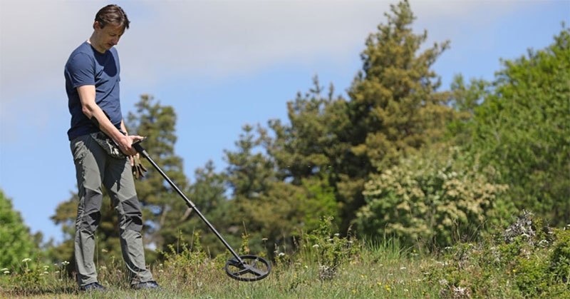 Hunting for Treasure With the Best Metal Detector - Best 9 Choices